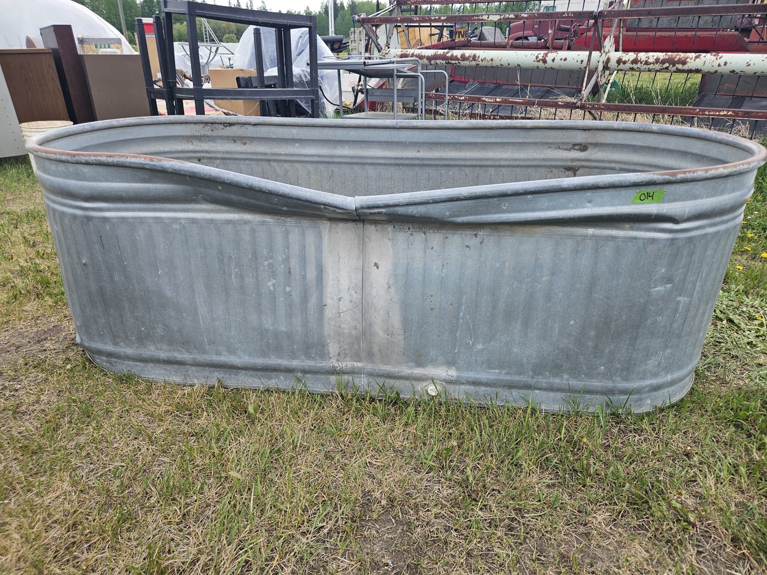 (2) Galvanized Tubs & Cat House - 26FH | Team Auctions