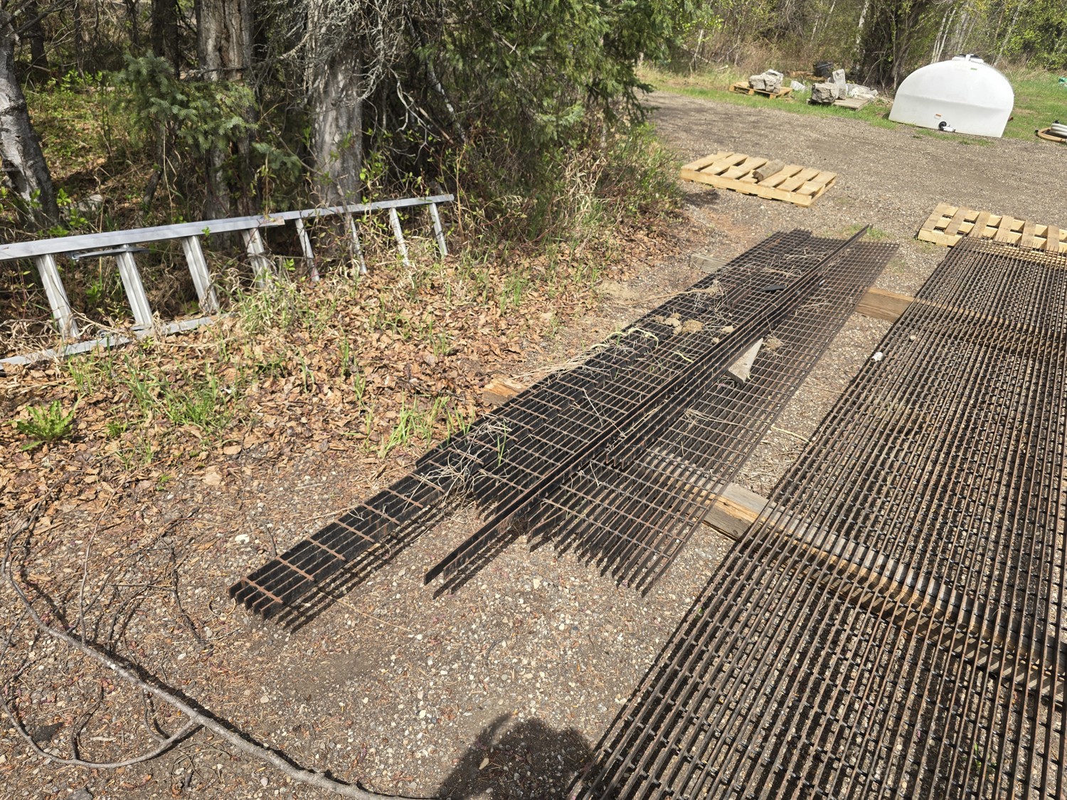Qty of Metal Grates - 26FI | Team Auctions
