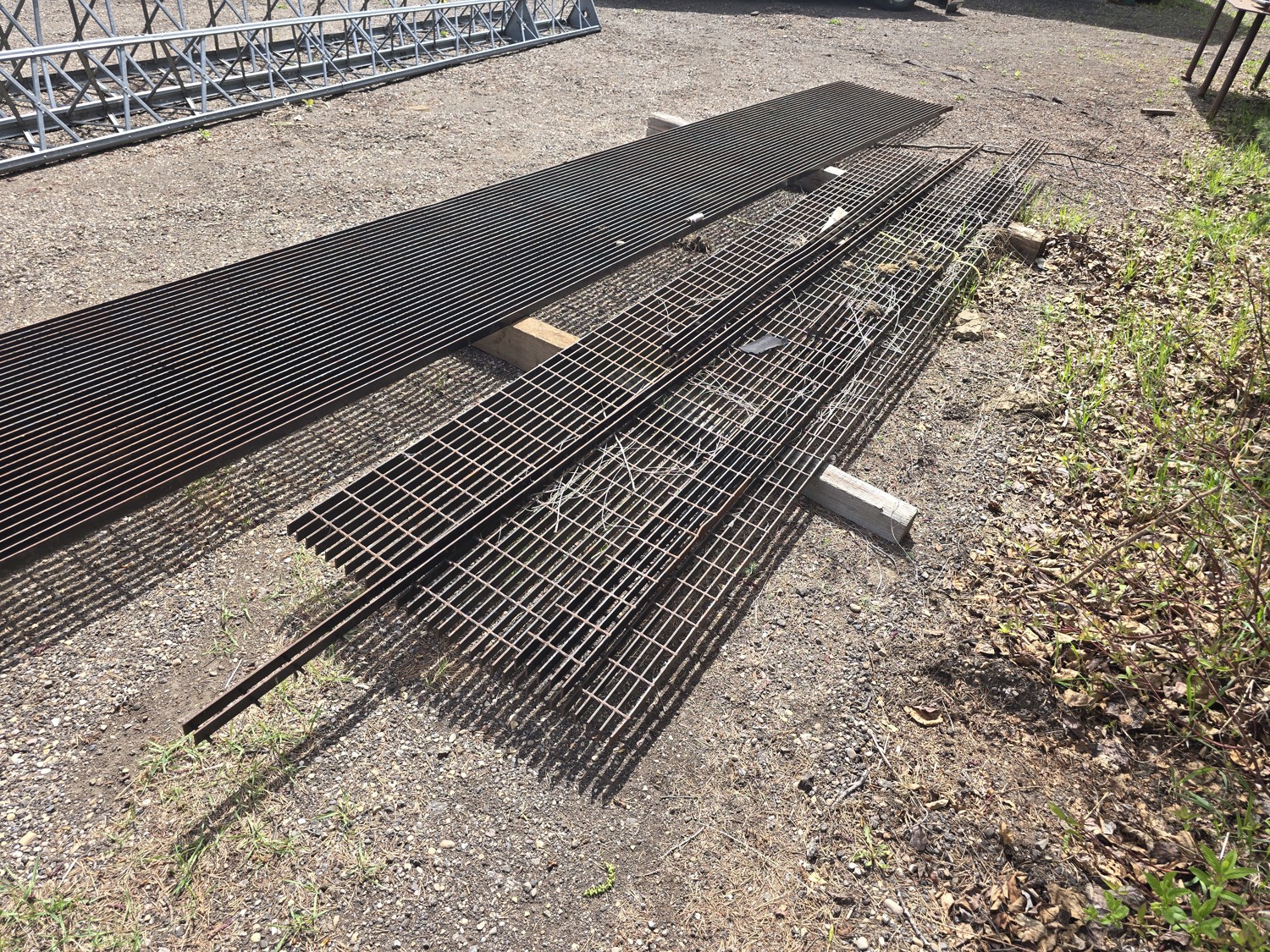 Qty of Metal Grates - 26FI | Team Auctions