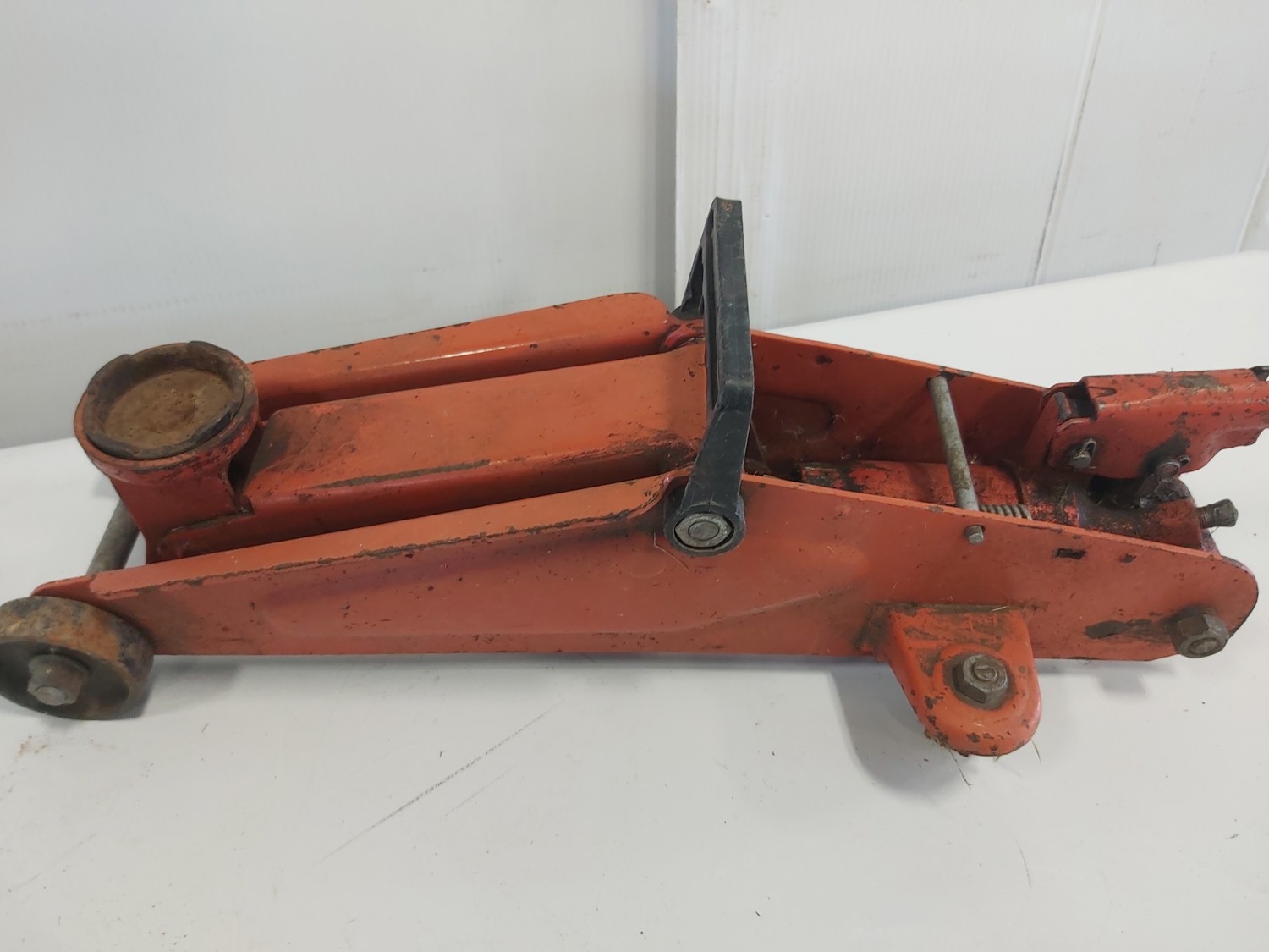 (2) Car Ramps and (2) Floor Jacks - 26GA | Team Auctions