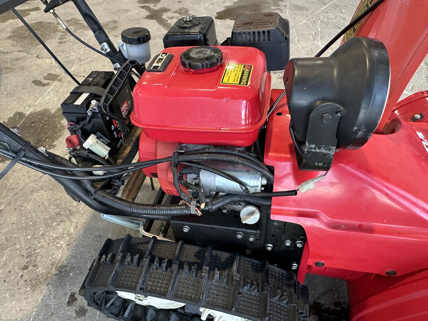 Honda HS724 24 Inch Gas Snowblower - 26AB | Team Auctions