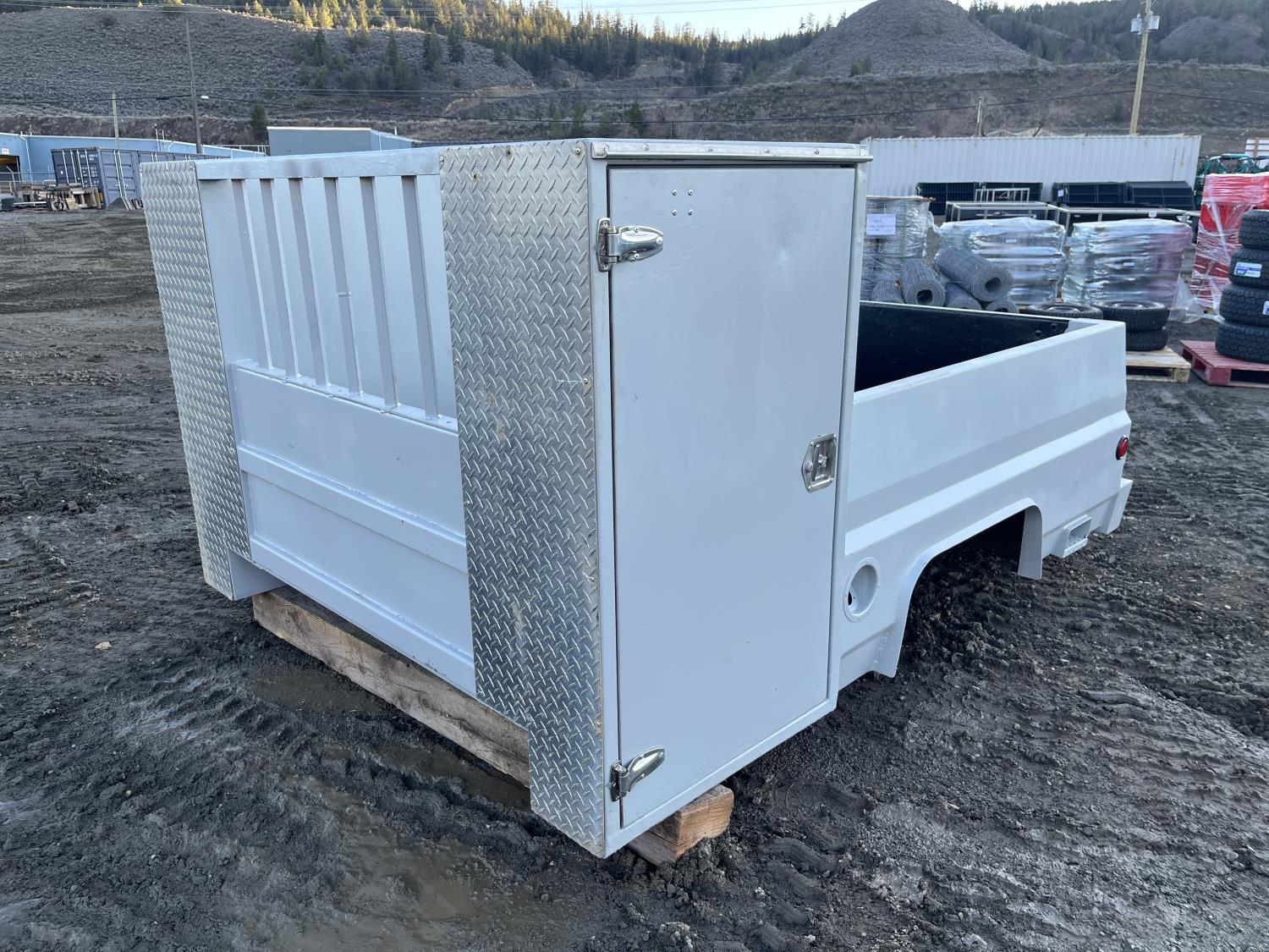 Truck Box with Tool Box - 26BB | Team Auctions